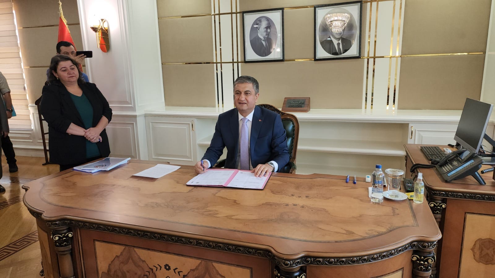 Valimiz Mustafa YAVUZ ilimizdeki görevine başladı. Valimiz Mustafa YAVUZ ilimizdeki görevine başladı.